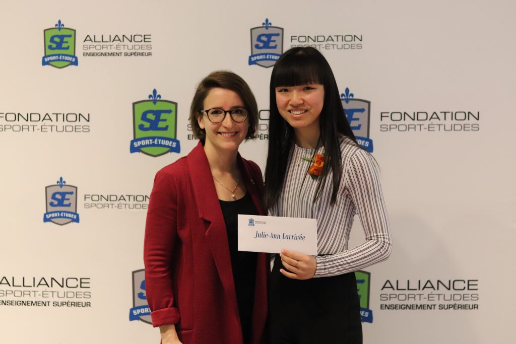 Remise de bourse à Julie-Ann Larrivée - Taekwondo Québec